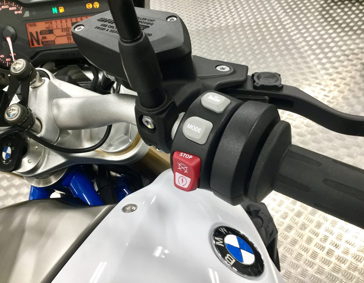 r10 - BMWモーターサイクル正規ディーラー DATZ